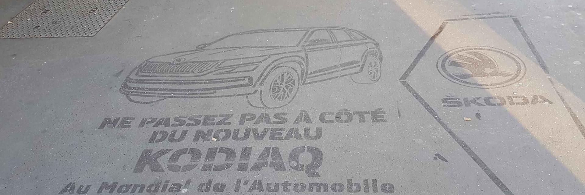 Campagne de Clean-Tag publicitaire au sol pour Skoda. | Clean-Tag
